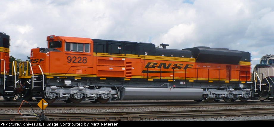 BNSF 9228